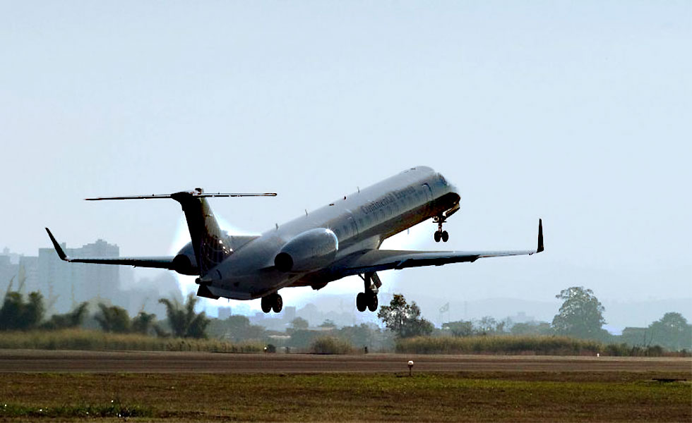 Embraer 145 : charter, acmi, sale