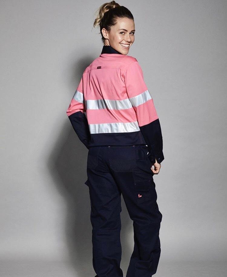 BIO | Kelly Cartwright