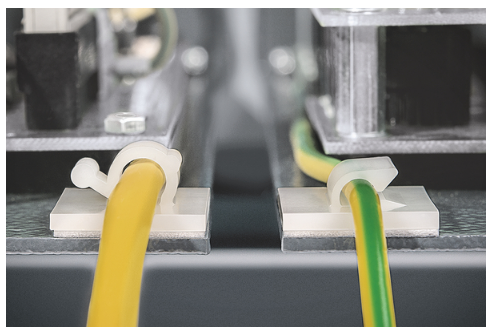 RA3 Clip Autoadesivos | Ref 151-13018 | Hellermann