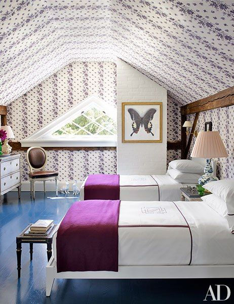 Wallpaper on sloped walls, a perfect solution!