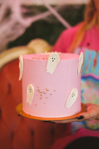 Ghost Cake | bittersweet-bakery
