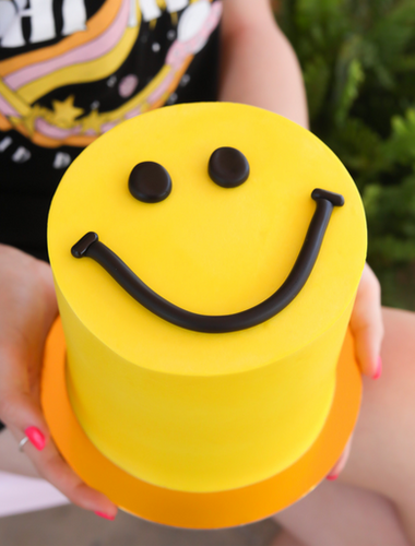 Smiley Cake | bittersweet-bakery