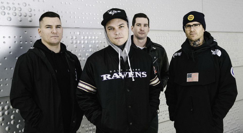 The Amity Afflictionから結成メンバーでベース兼ヴォーカルAhren Stringerが脱退。