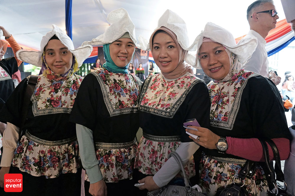Satu Hari Mengunjungi Pasar Belanda
