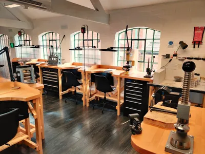 Classes - UK & Europe | Argentium Guild