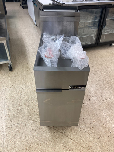 Dukers Gas Fryer (DCF4-NG) | Commercial Appliance Of Appleton