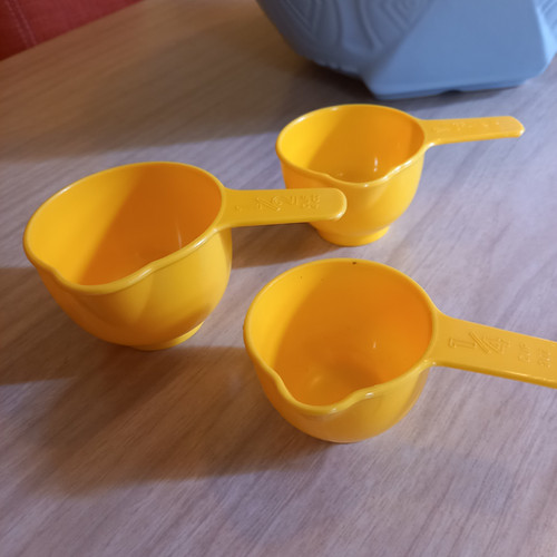 Yellow Measuring Cups | SomethinTrulyVintage