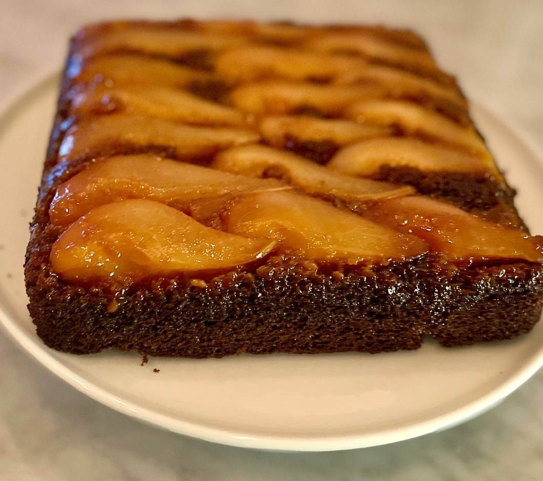 Gâteau aux épices renversé aux poires | Signé Gourmand