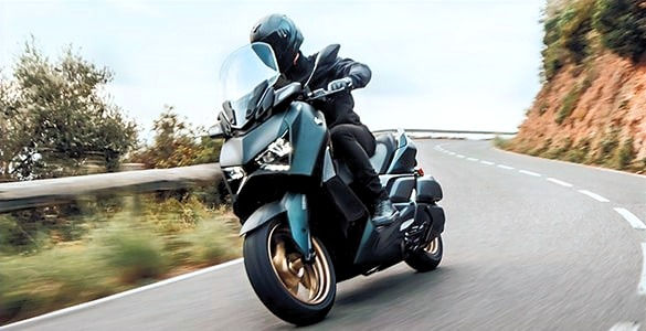 OTOPLUS-ONLINE I Yamaha XMAX Connected Generasi Terbaru Diluncurkan ...