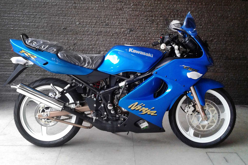 OTOPLUS-ONLINE I Koleksi Ninja 2-Tak Bengkel Restorasi di Sidoarjo Ini ...