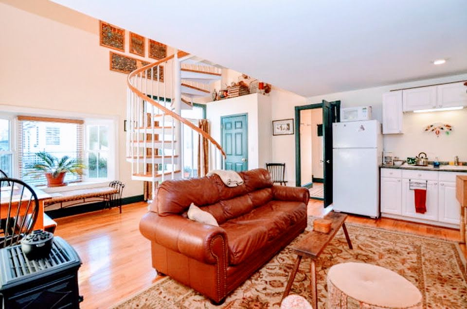 Colonial Beach Cottages | Colonial Beach Plaza | Colonial Beach, VA