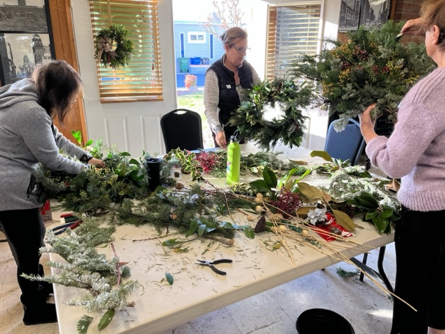 How to Make a Beautiful Holiday Wreath