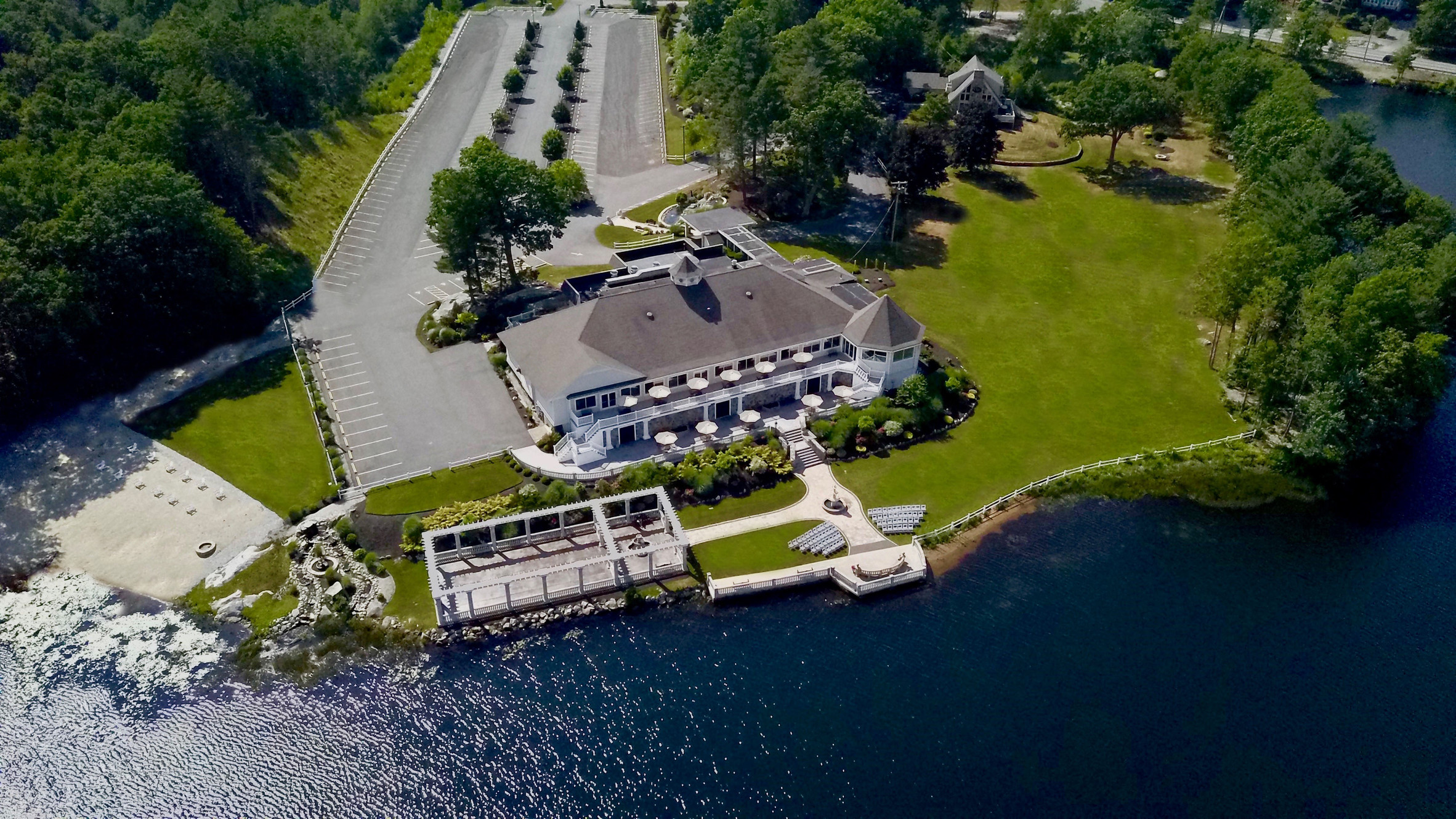 Waterfront Wedding Venue / Grand View / Mendon, MA