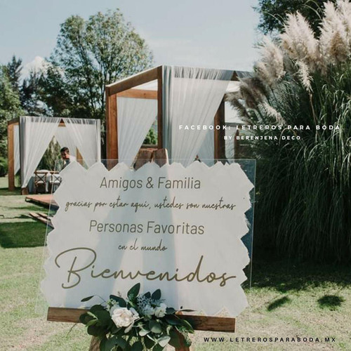 Letrero de recepción en acrílico con tripié