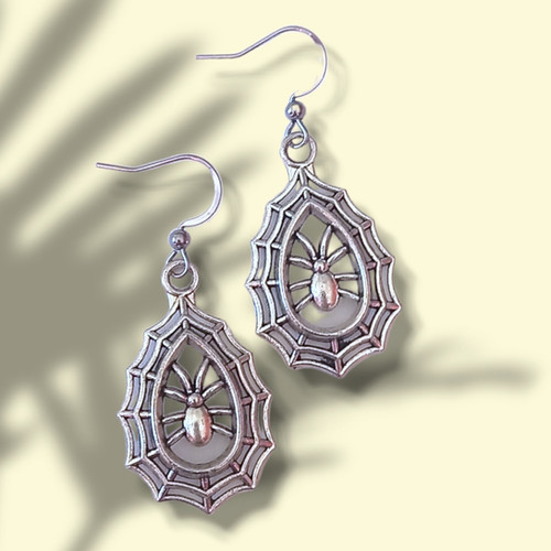 Teardrop Spider | Lola & Alice