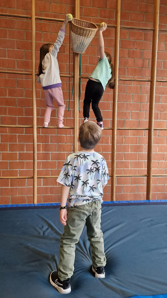 Turnen mit Frau Holle