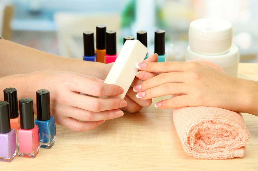 Home [www.goldenonenaillounge.com]