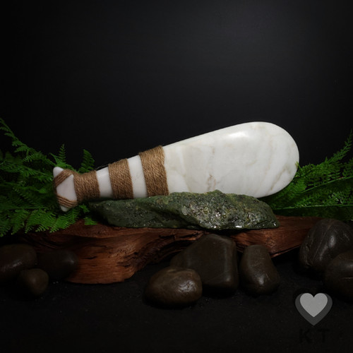 White Carrara Mapere Patu - Medium | Kowhatu Taonga
