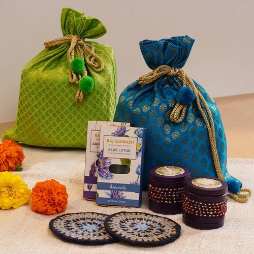 Handcrafted Cozy & Aromatic Gift Set
