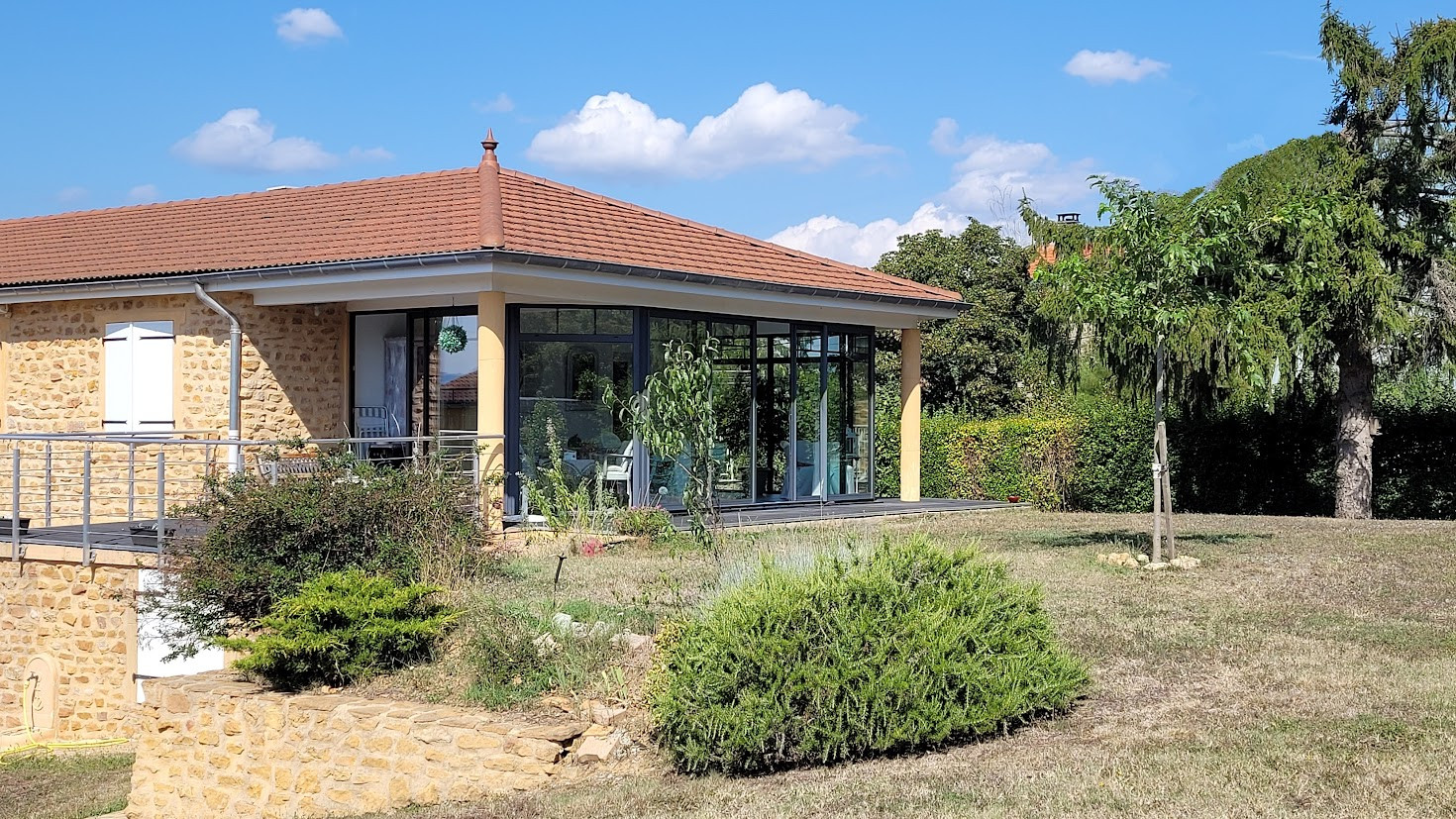 Alix au pays des pierres dorées | chambre d'hote | 168 Montée des ...