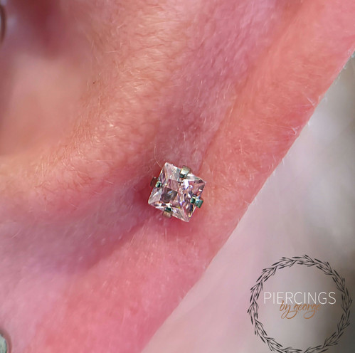 Princess cut rose CZ claw set attachment | Piercings by Georgia