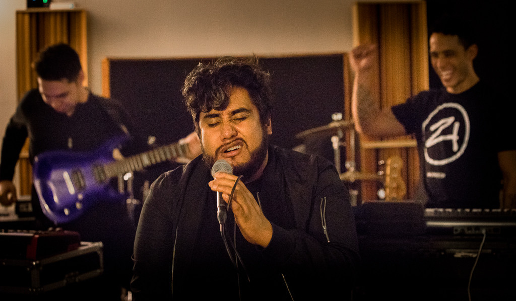 Izik | Artist Directory | LIVEMUSICHAWAII.COM