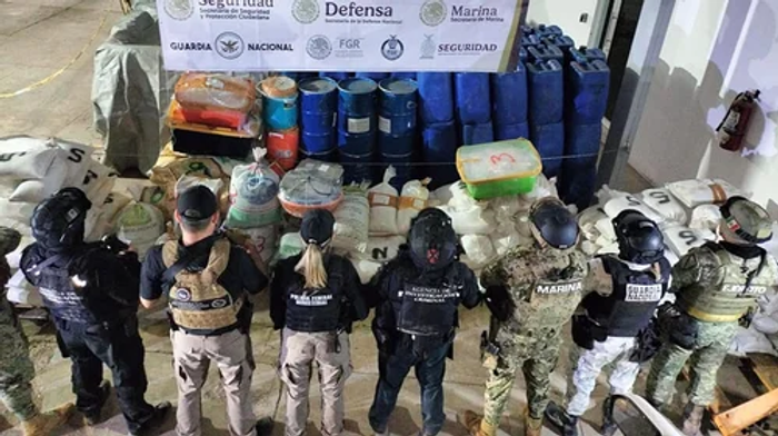 México incauta 4,7 toneladas de metanfetamina líquida en Sinaloa