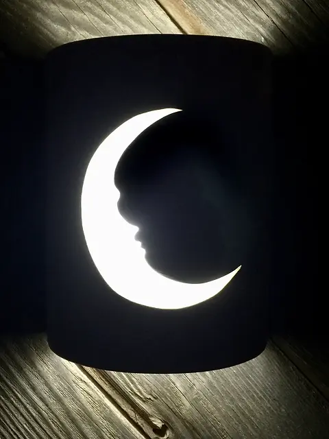 crescent moon lighting