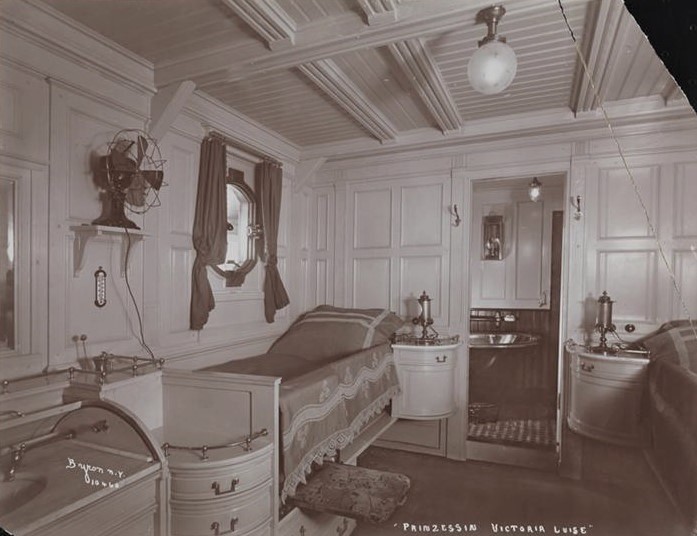 'The Life & Wreck of the Prinzessin Victoria Luise: The Dramatic End of ...