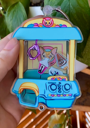 Claw machine shaker charm | Lessamao