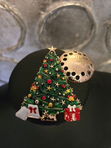 7656 SOLD OUT MAGNETIC PIN | kennethbell