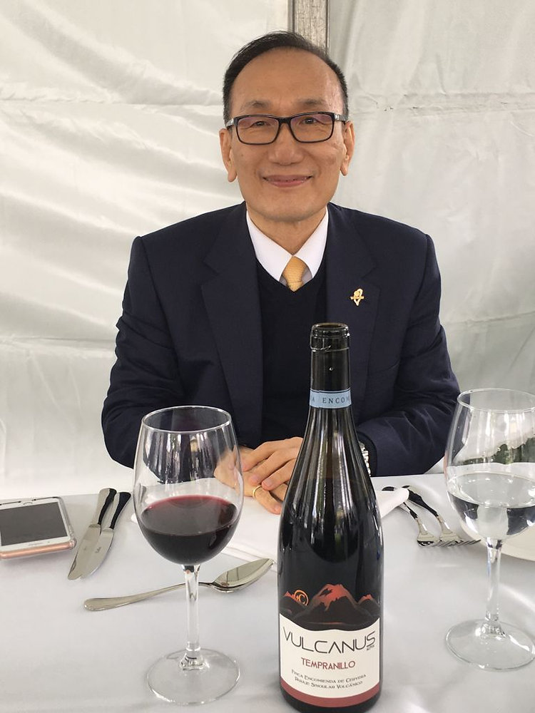 The Ambassador of Taiwan in Spain knows the Cervera Encomienda Wines