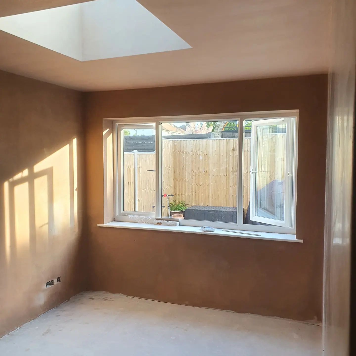 LR Plastering Solutions | Plasterer Worthing