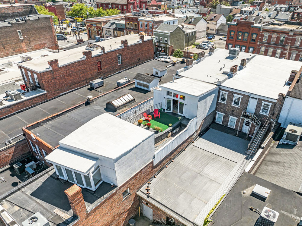 Surprise! This South Side Storefront Disguises a Massive Contemporary ...