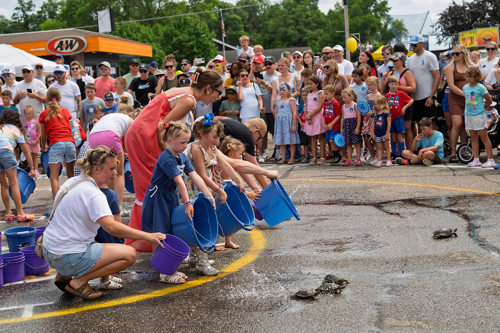 Freedom Days at the Turtle Track: Nisswa Turtle Races in Action