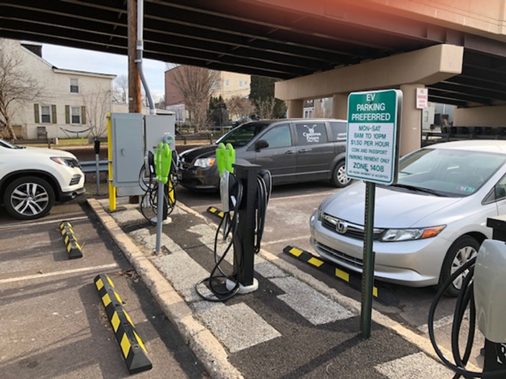 As Electric Vehicles Gain Popularity, What Happens to Gas Stations? – Slate