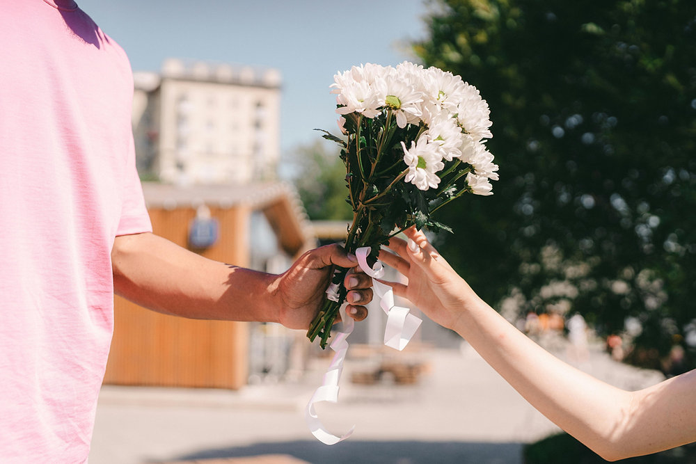The Meaning Behind Giving Flowers: A Timeless Gesture of Love