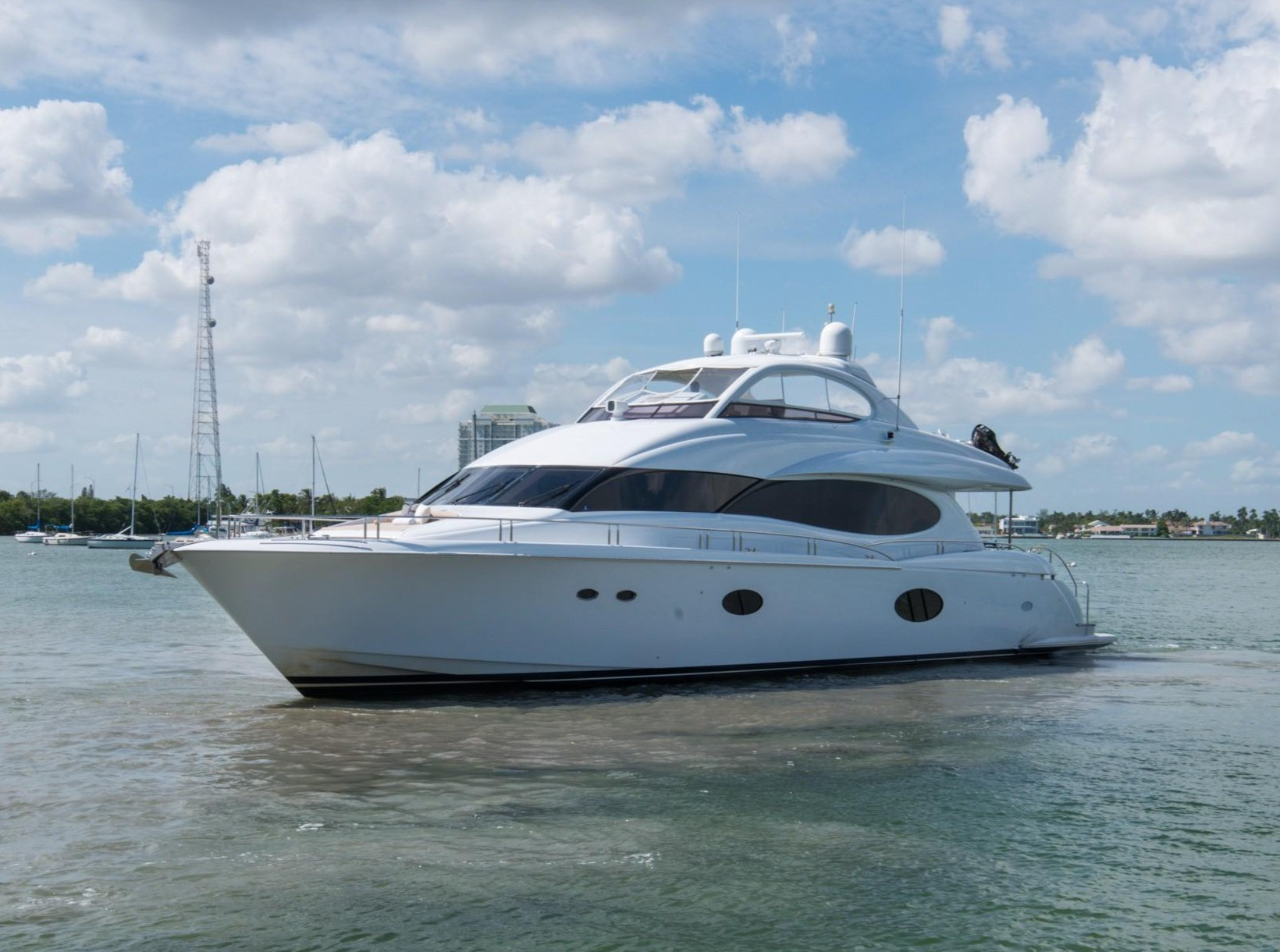 Lazzara 84 | Lots of Yachts/Lots of Spots