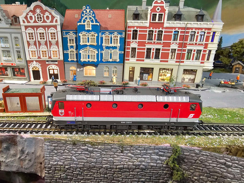 Roco OBB 1044 Electric Locomotive 63581 HO Scale DCC Ready | Mysite