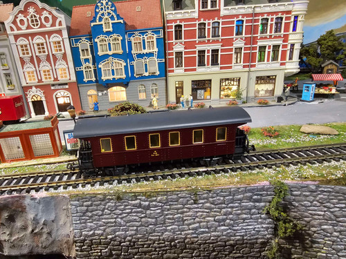 Liliput DSB Passenger Car 270 HO Scale DC | Mysite