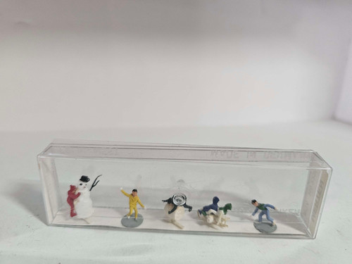 Merten Kids with Snowman 2230 HO Scale | Mysite