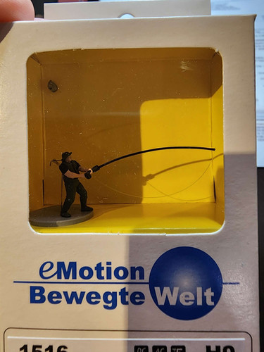 Viessmann moving Fisherman 1516 HO scale | Mysite