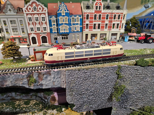 Roco DB BR 103 Electric Locomotive 43442 HO Scale DC | Mysite