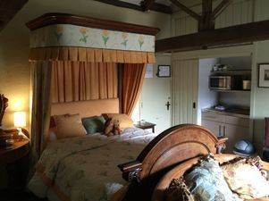 Riber Hall Stables | Matlock | Sleeps 20 | Peak District Accomodation