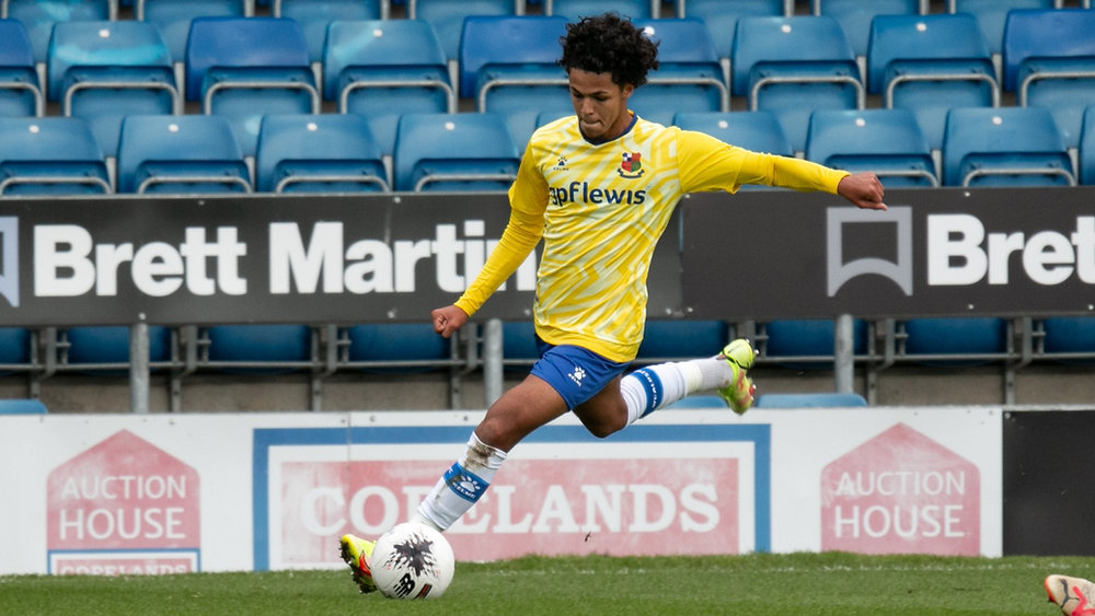 Smith extends Stones stay