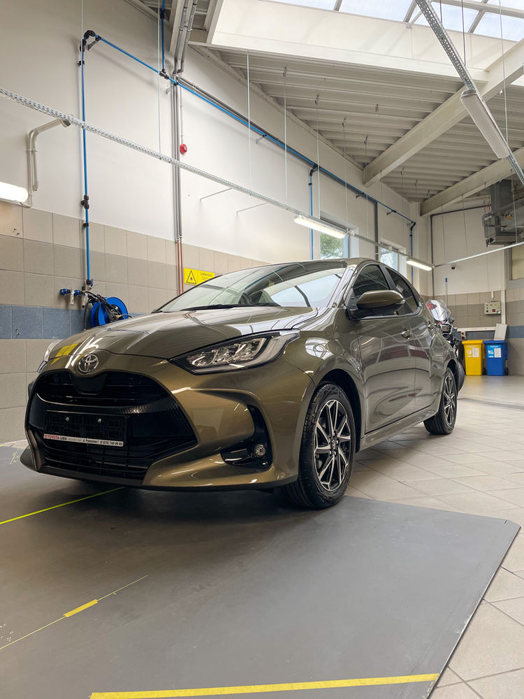 Toyota Yaris Oxide Bronze