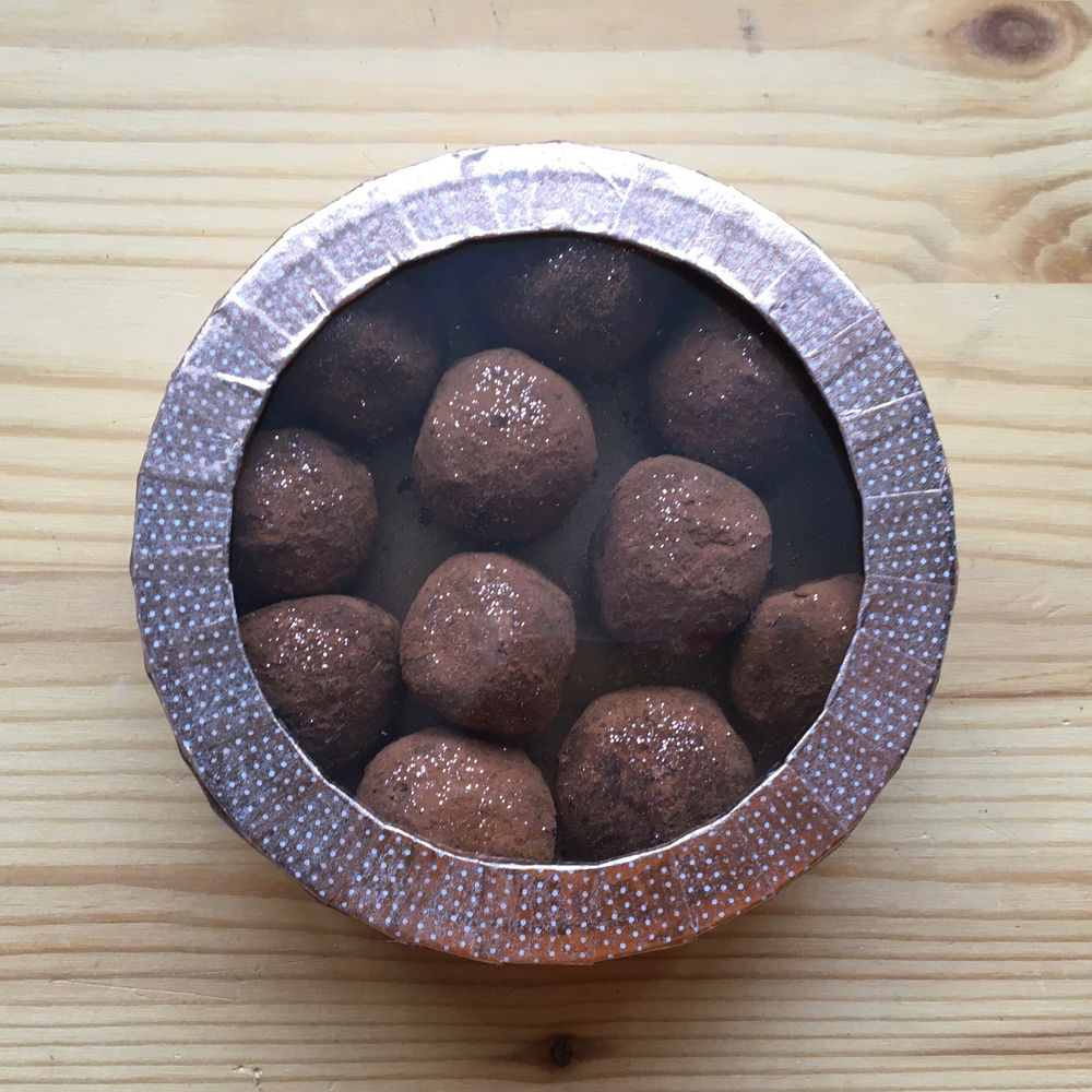 Christmas Gifts – Easy hand-decorated truffle box & truffles!