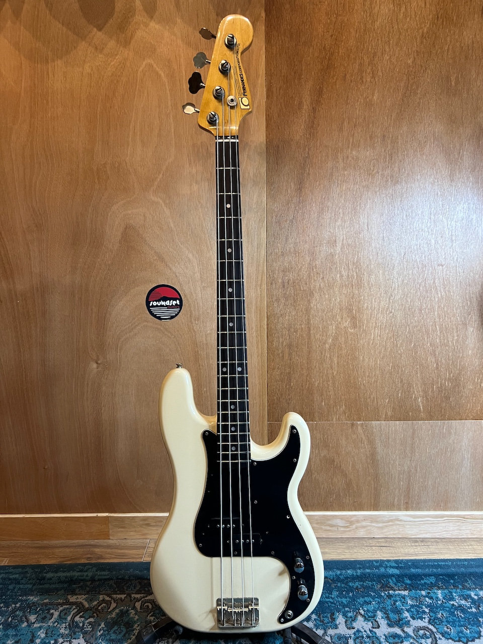 Soundset Guitars / Basses / Fernandes Précision bass stone logo