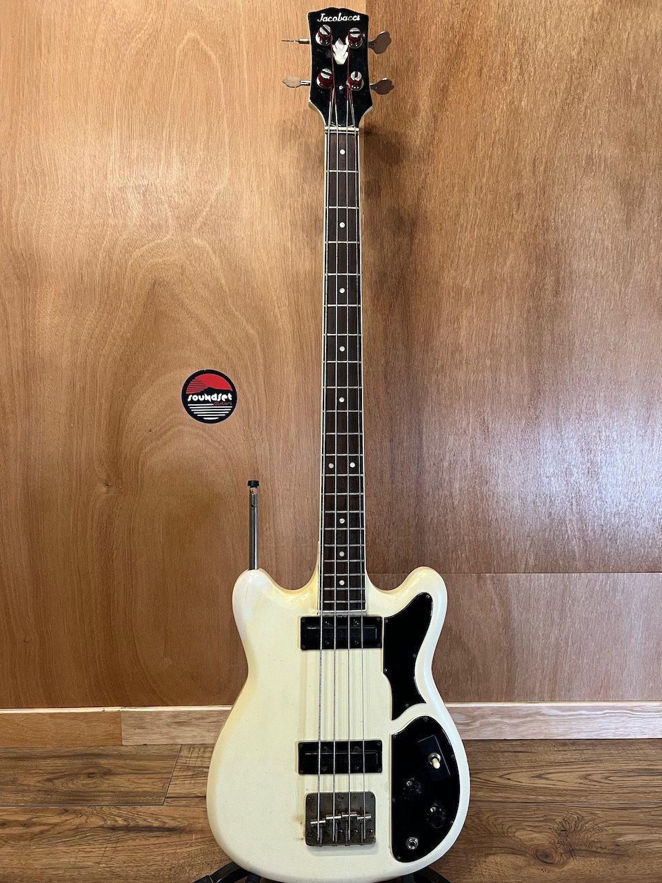 Soundset Guitars / Basses / Jacobacci Basse 4 cordes