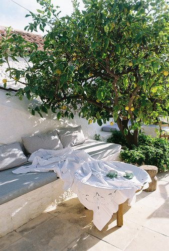 Vintage White Cut Tablecloth with Periwinkle Blue Details | Thenomadedit